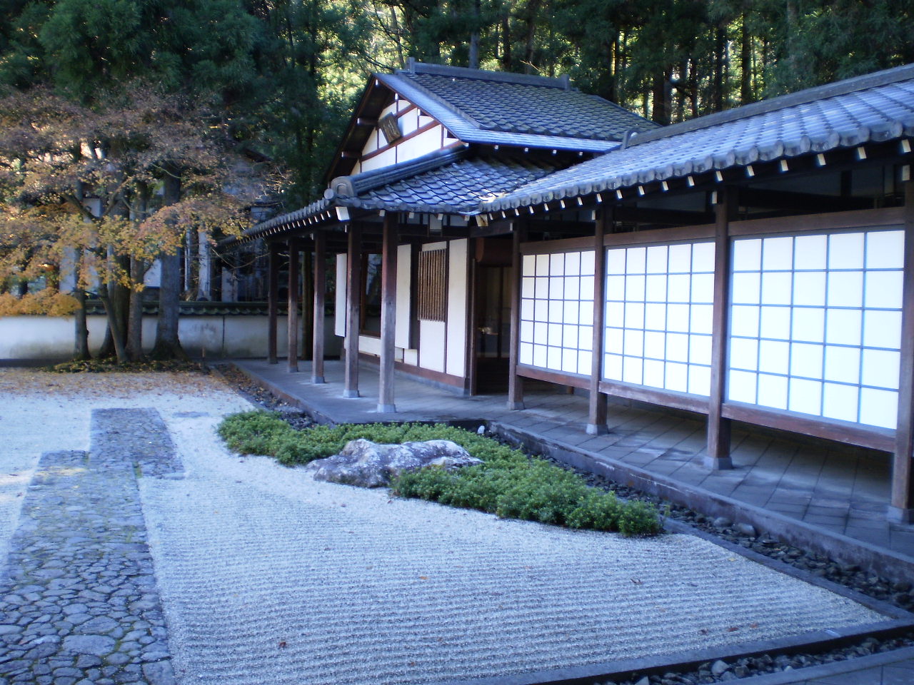 The luxury of an outdoor passageway 1 – Nice Nippon